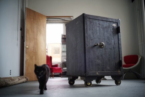 Copycat resident looking for help opening a decades-old safe