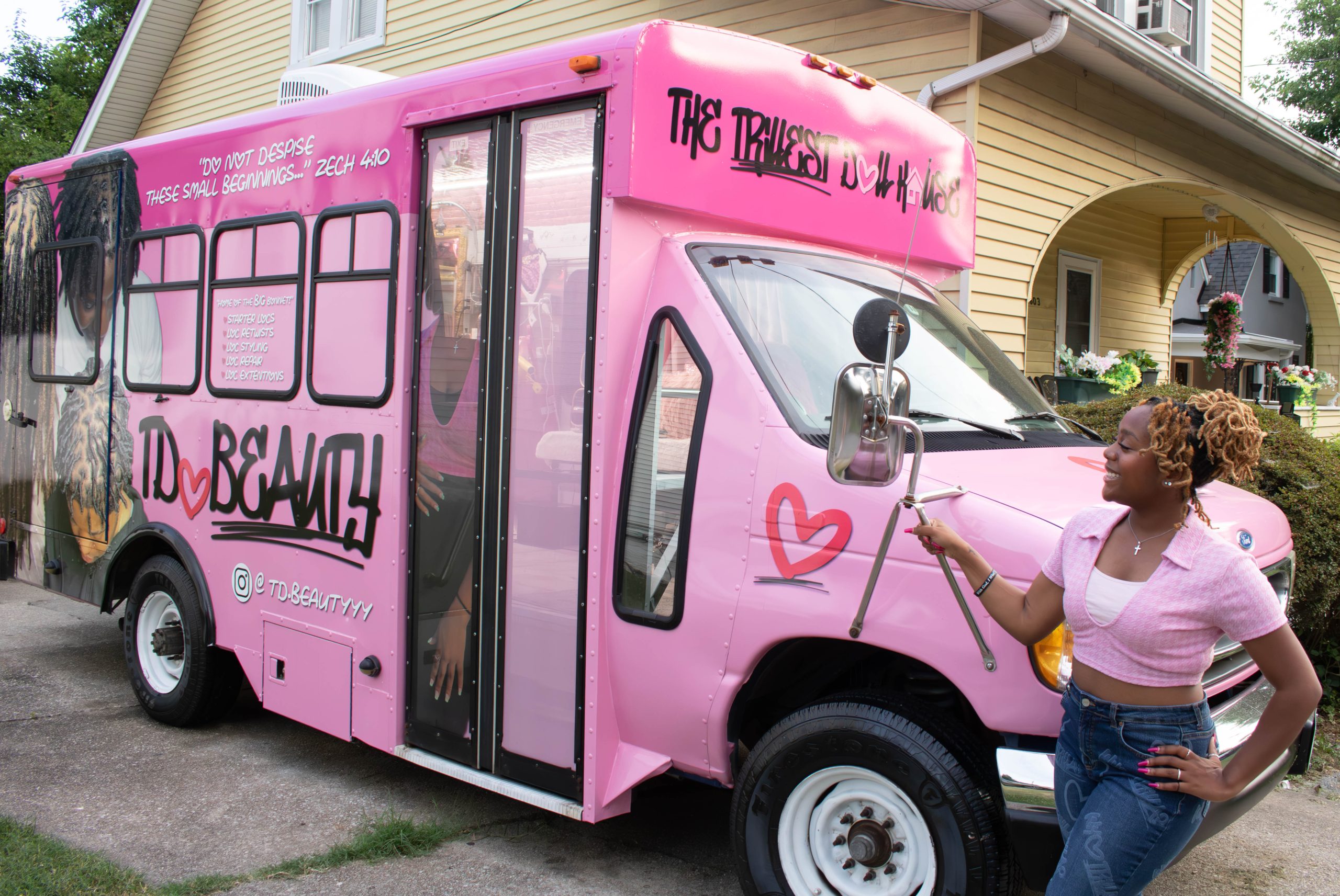 Baltimore Fishbowl | pink bus-11