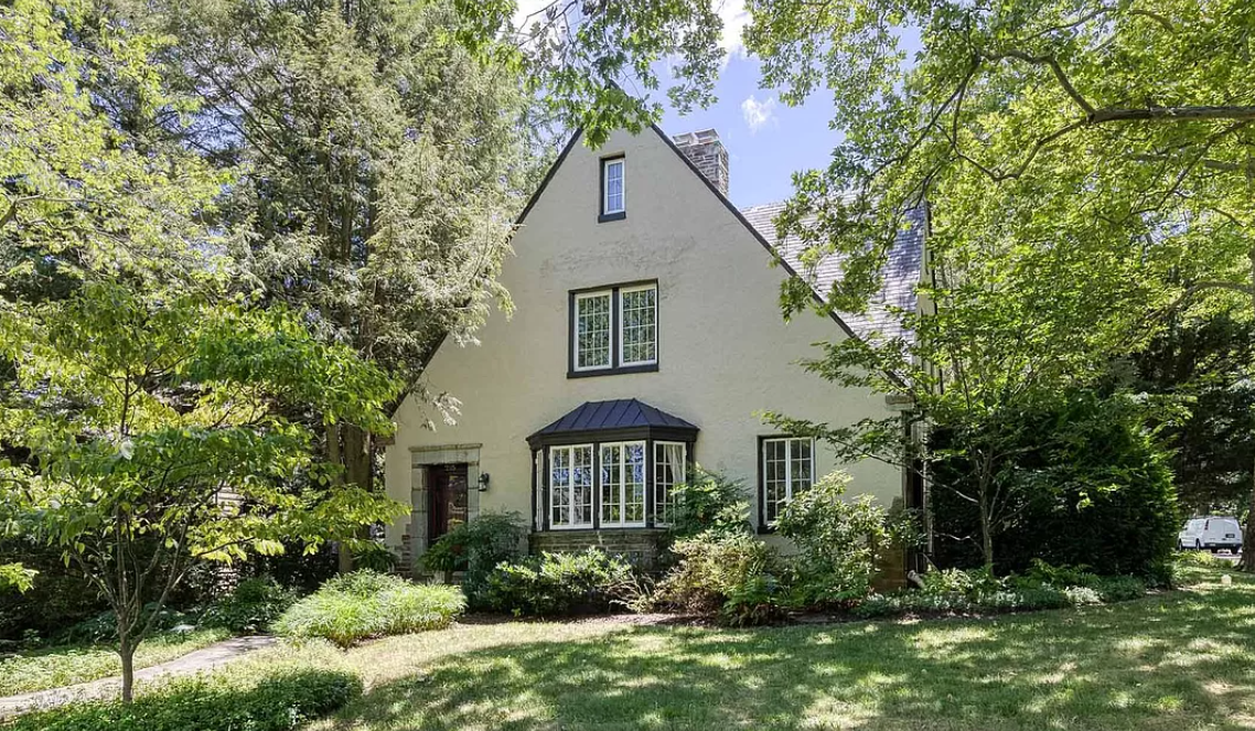 Hot House: Homeland house overlooks St. Dunstan's Lakes.