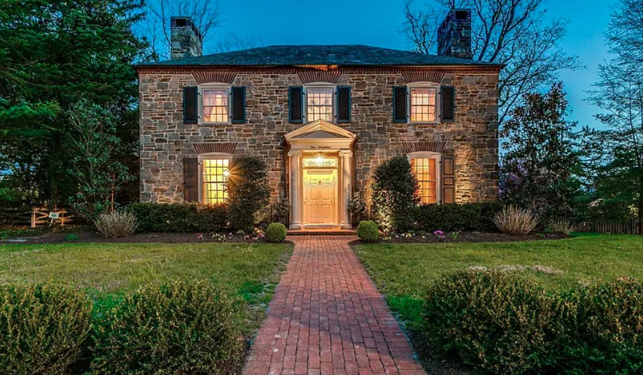 Hot House: Double the Home(land), double the majesty.