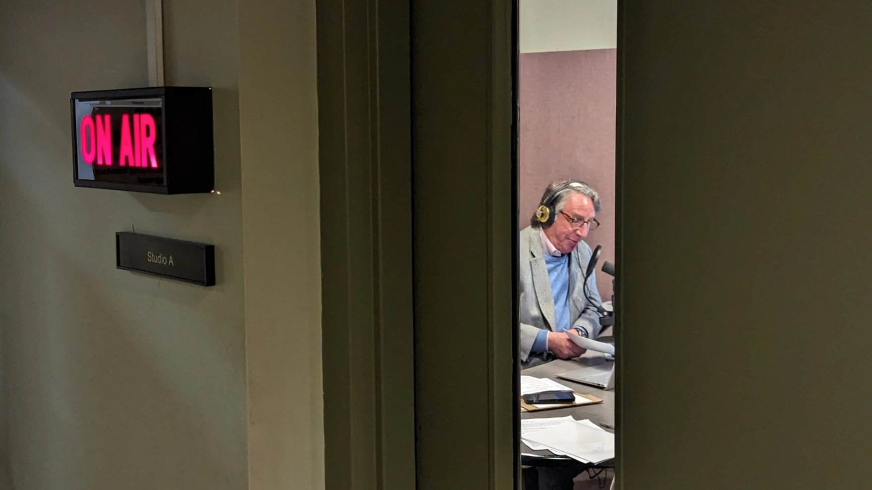 WYPR’s ‘Midday’ host Tom Hall stepping down after 10 years